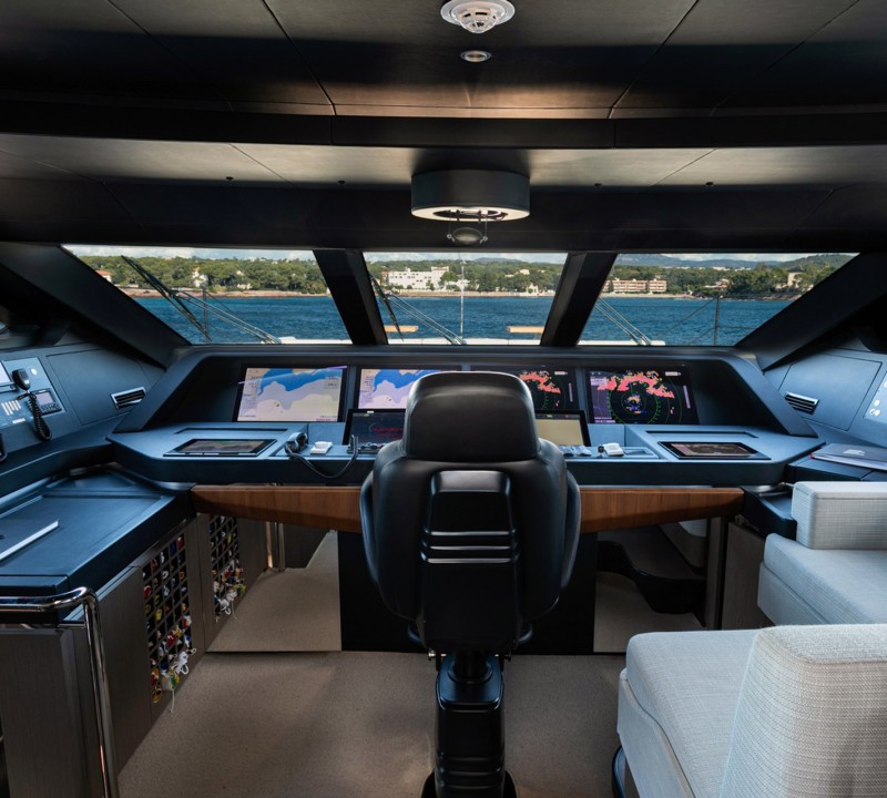 Yacht JAG'B, Custom Line | CHARTERWORLD Luxury Superyacht Charters